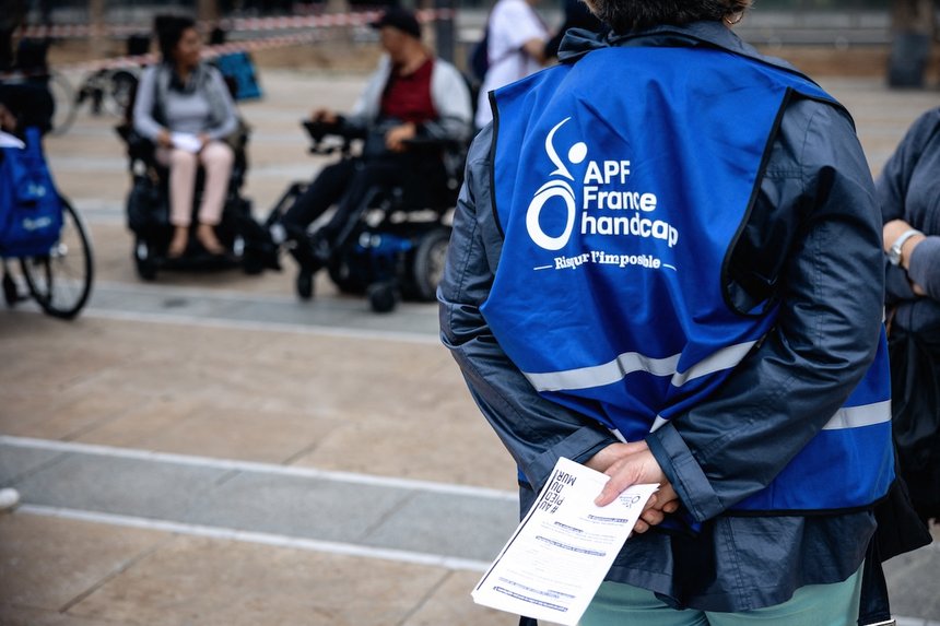 Pourquoi APF prévoit de supprimer 300 postes | Guide Neret